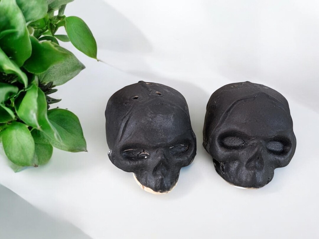 Skull Salt and Pepper Shakers, Gothic Home Decor, Macabre Gifts - Etsy