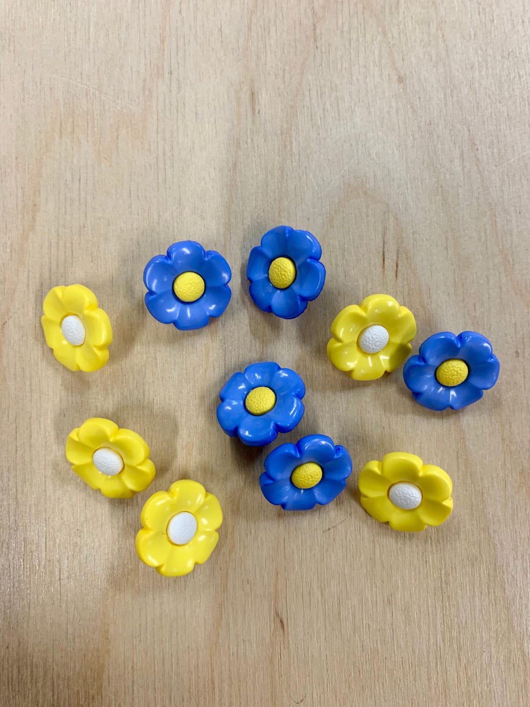 Daisy Buttons - Etsy