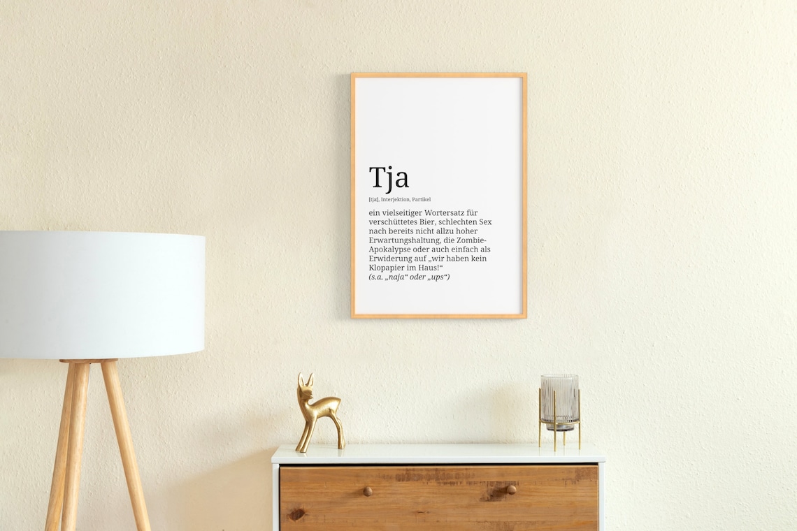 Definition: Tja | Format wählbar | Premium Spruch-Poster für Küche Wohnzimmer oder WG ...