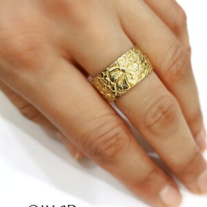 14k Hand Engraved Flowers Wide Gold Wedding Ring, Floral Engravings ...