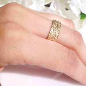 14k Gold Hammered Rustic Men Wedding Band, 7mm Handcrafted Classic ...