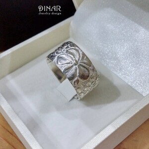 14k Hand Engraved Flowers Wide Gold Wedding Ring, Floral Engravings ...