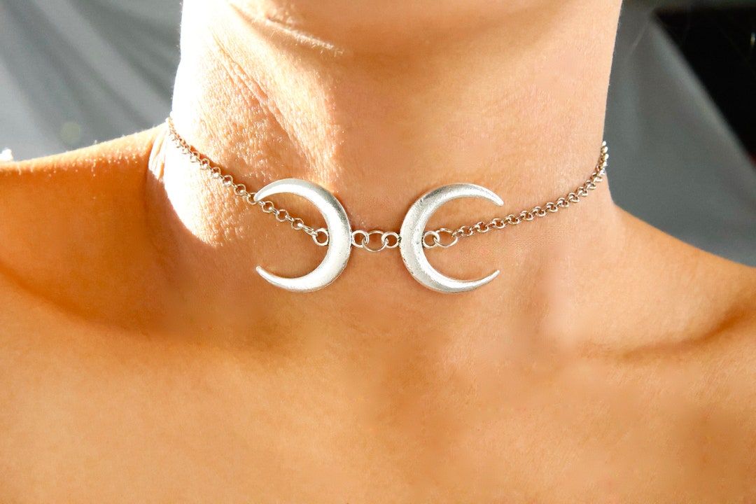 2 COLORS Triple Goddess Choker Necklace / Triple Moon Choker - Etsy