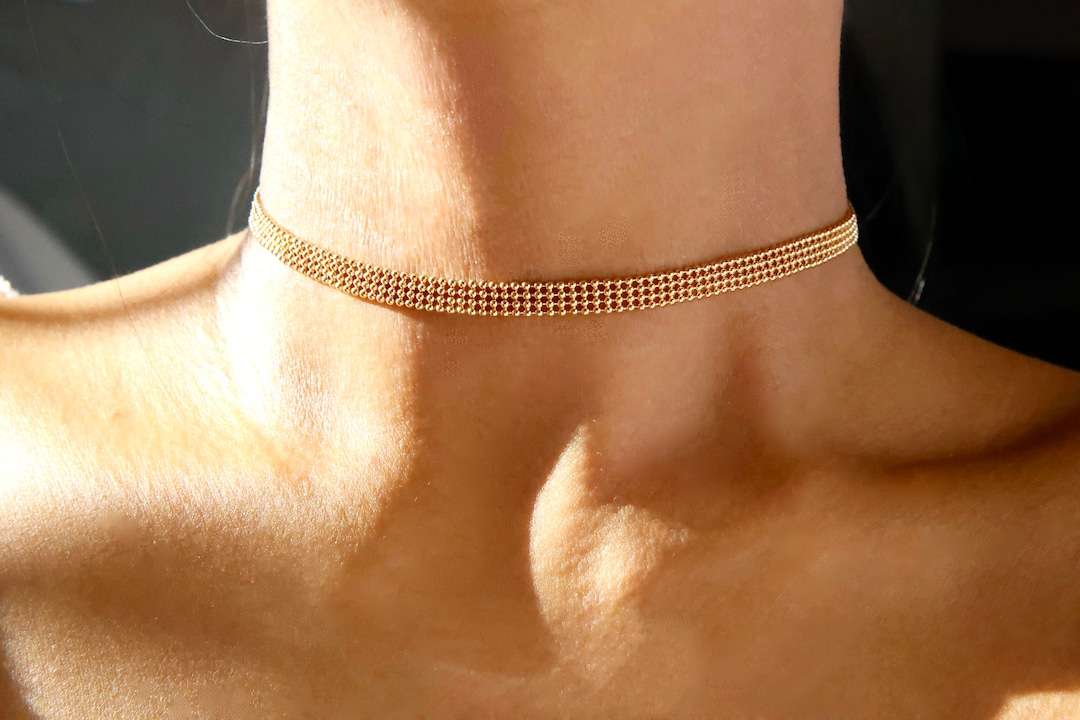 Taking it easy gold choker store