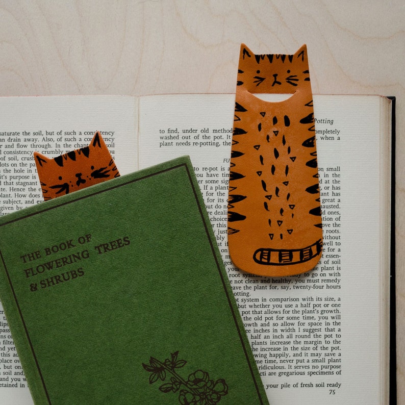 Handpainted Leather Cat Bookmark: Unique Book Lover Gift - Etsy