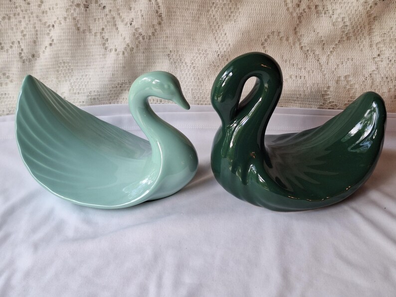 Vintage Pair of Art Deco 1980s Graceful Ceramic Swans, in Jade and Dark ...