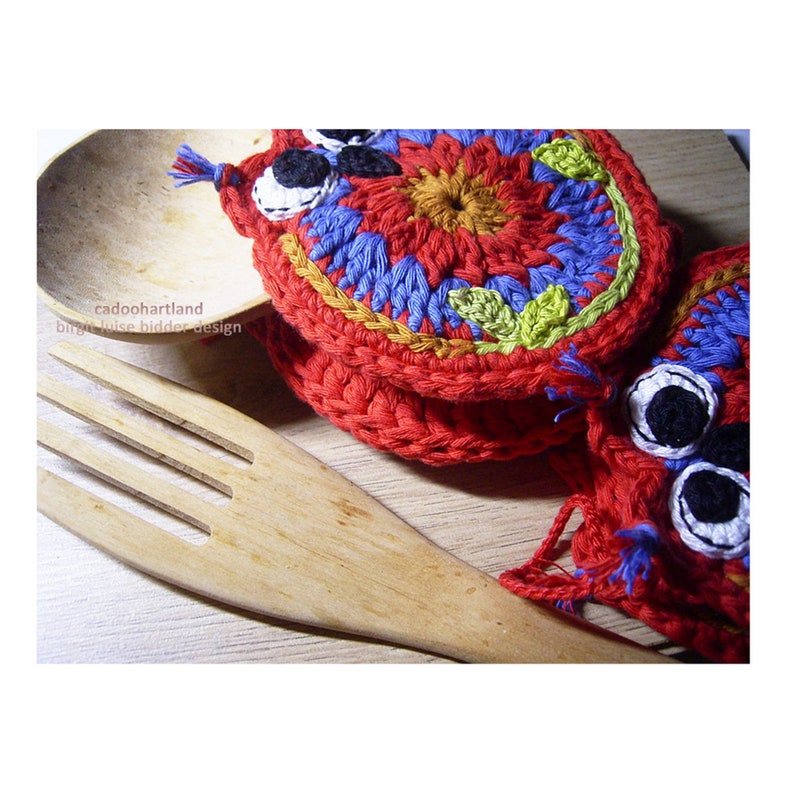 KITCHENGRIFFI 1.0 Eulelie, the Ingenious Pot & Oven Mitt - Pot Grabbers ...