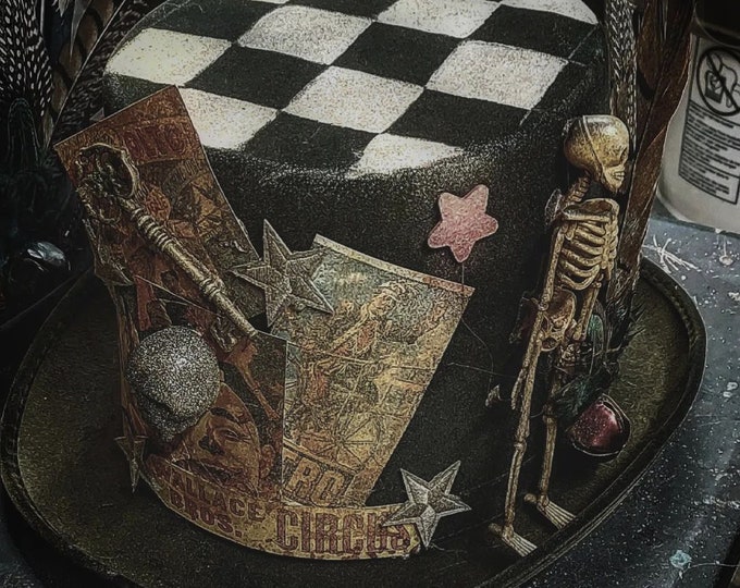 Adult Deluxe Red & Black Ringmaster Top Hat Coachman Circus Carnival ...