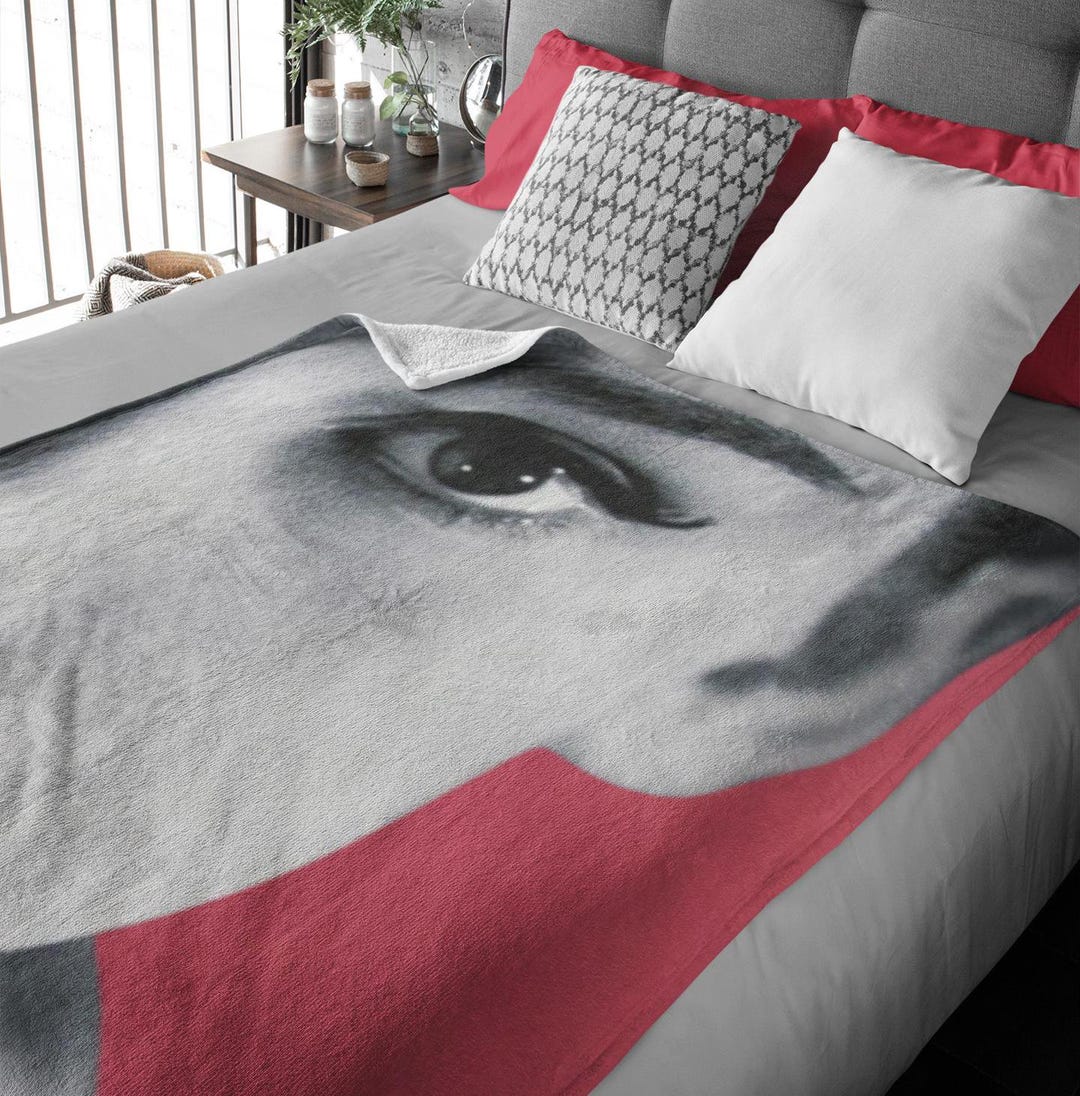 Audrey Hepburn Plush Blanket Unique Design, Breakfast at Tiffany's ...