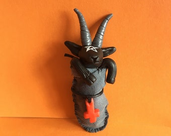 Barbie baphomet - Etsy México