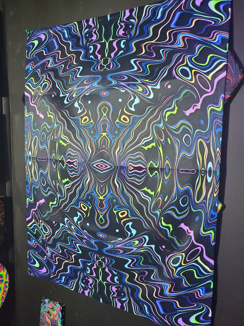 Wonky Vision Blacklight Tapestry (psychedelic UV Reactive) - Etsy