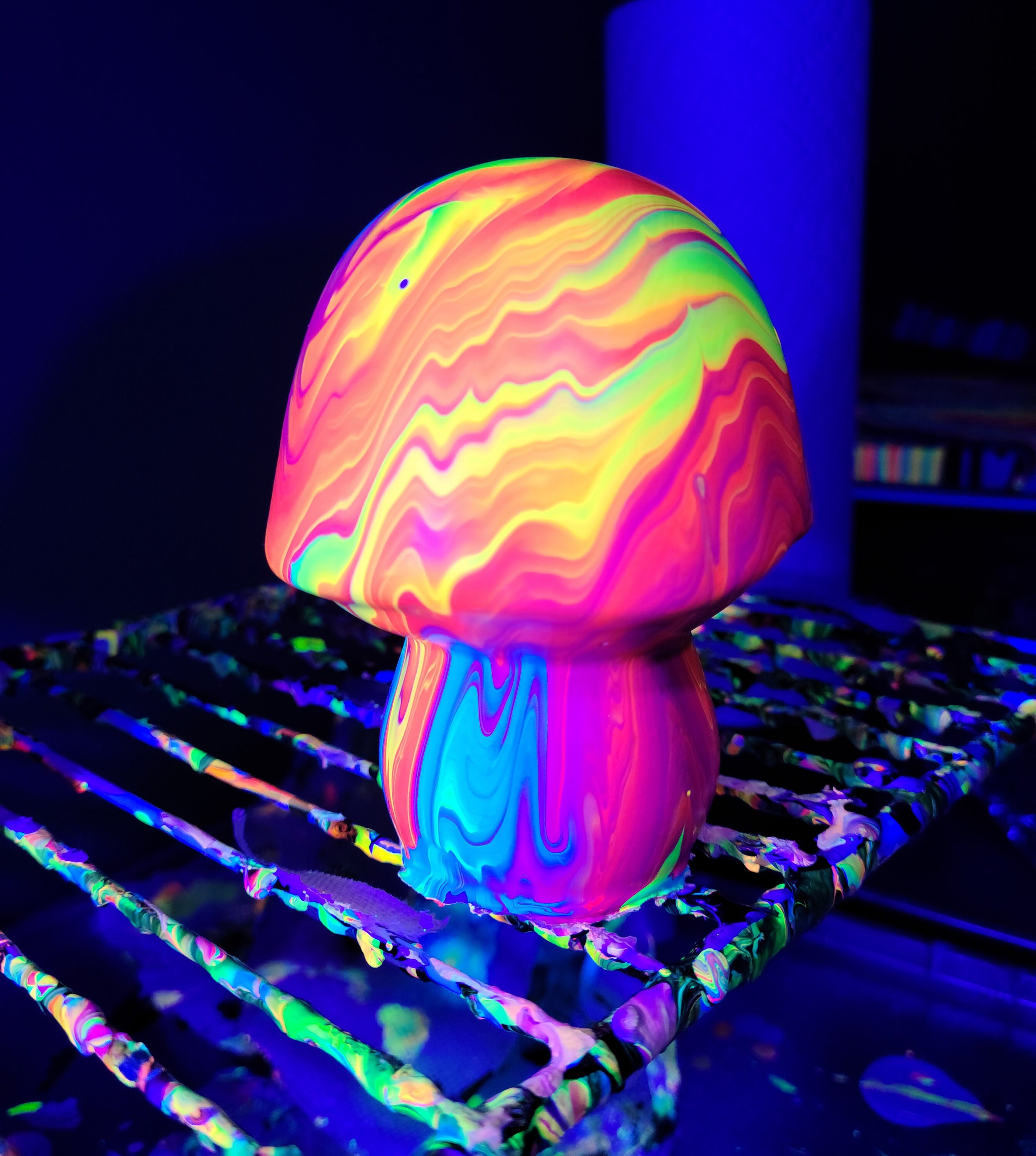 Trippy Magic Mushroom Blacklight Statue Made to Order Fluid - Etsy