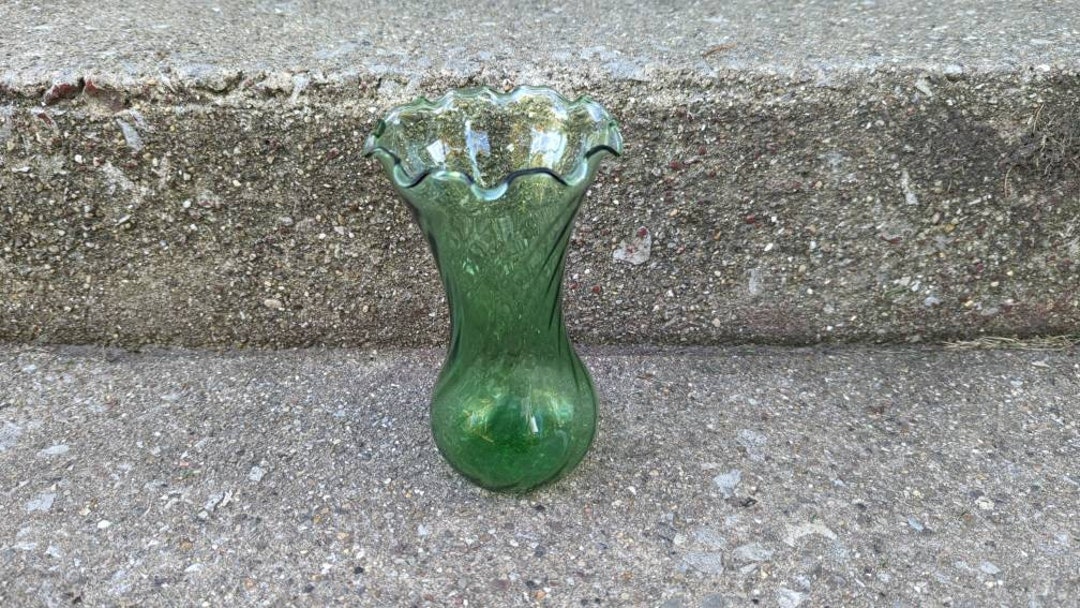 Vintage Emerald Green Glass Vase - Etsy