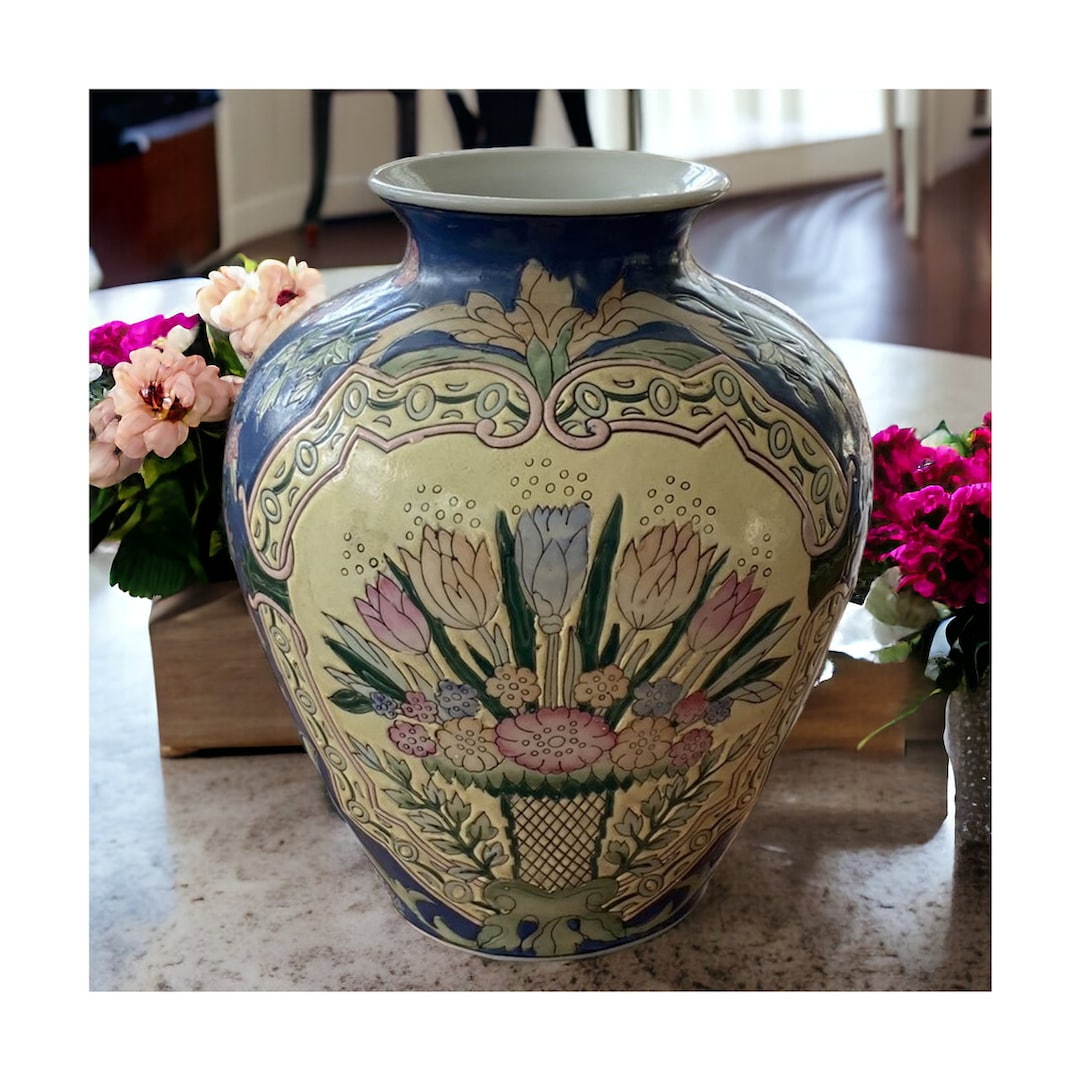 Vintage WBI Chinese/chinoiserie Porcelain Mantle Urn Vase tulip Pattern ...