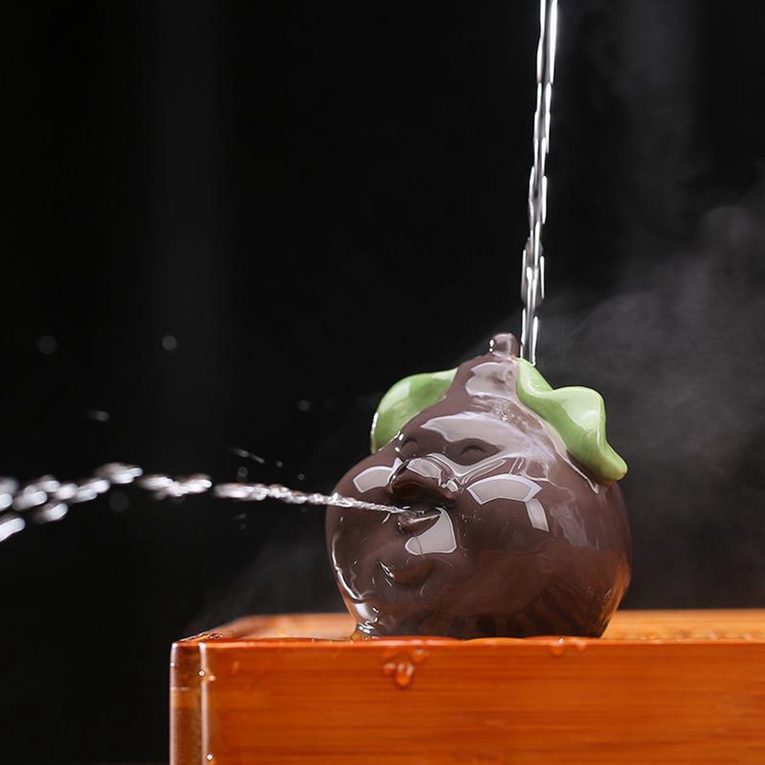 China Yixing Zisha Handmade Cute Pig Spit Water Tea Pet, Tea Play ...