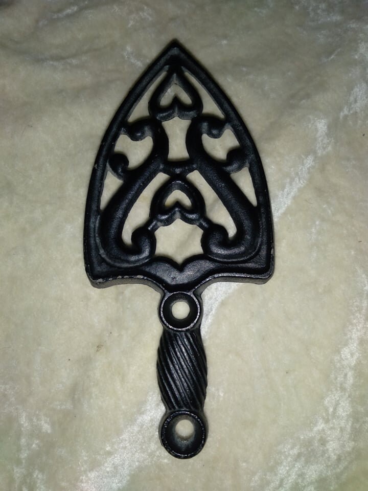 Vintage cast iron trivets Wilton 1894 hearts curls black | Etsy