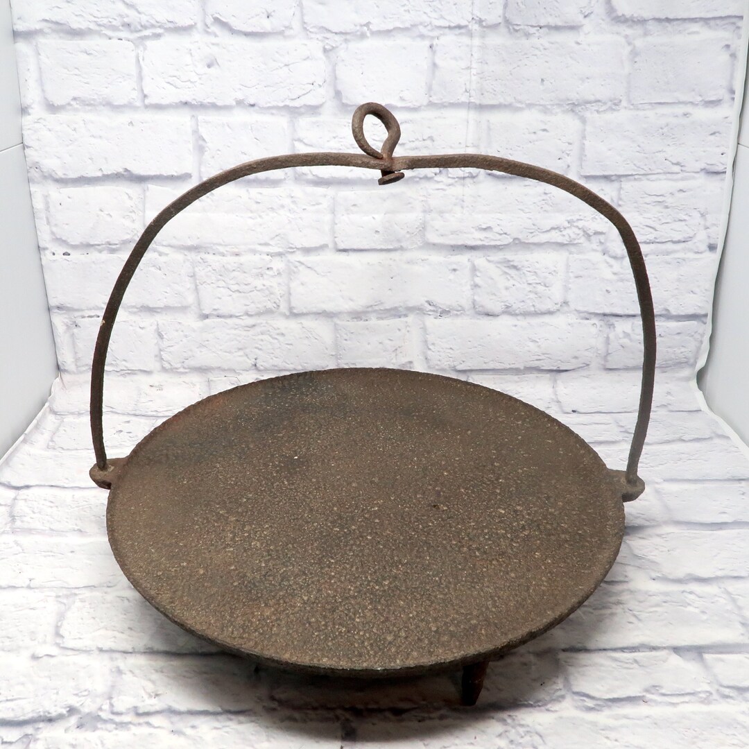 Primitive Cast and Wrought Iron Skillet on Spider Legs Hanging Griddle ...