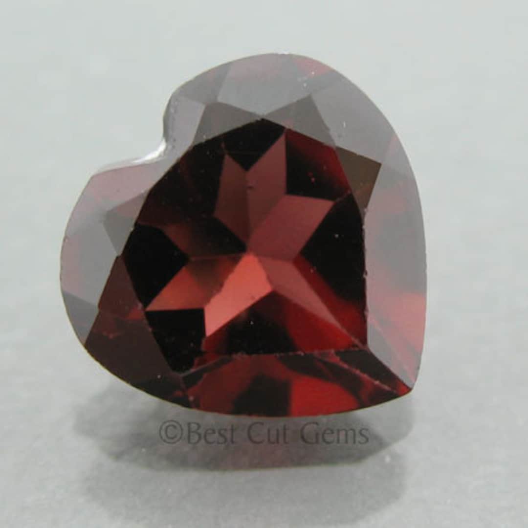Red Garnet Gemstone, Pyrope, Almandite Gem, Africa, Faceted Heart ...