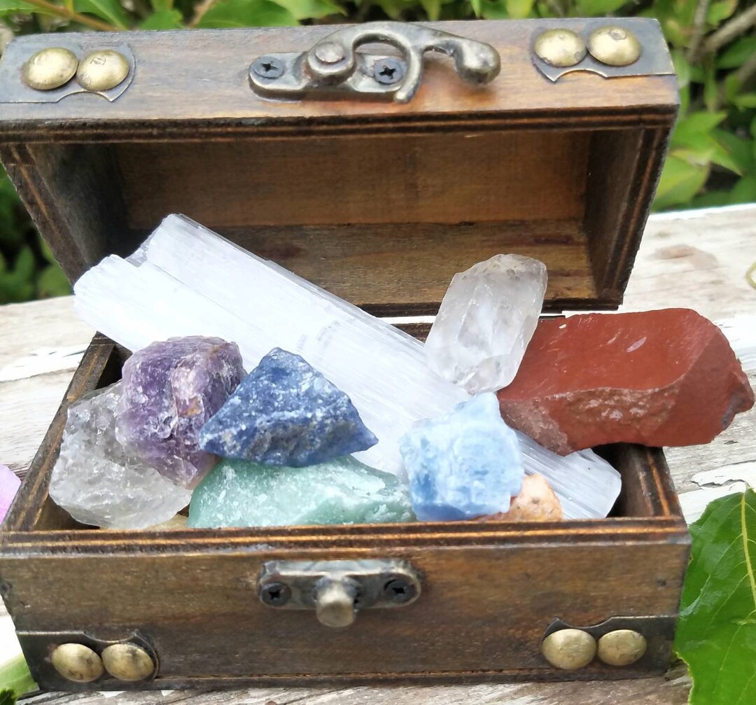 11pc Chakra Kit Crystal Set Raw Gemstone Treasure Chest Box Selenite ...