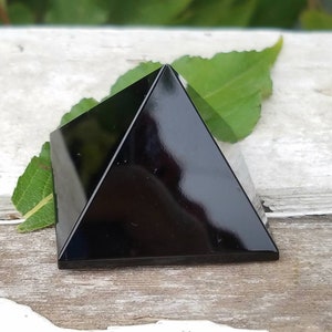 Black Obsidian Pyramid Crystal Scrying Divination Witchcraft Wicca ...