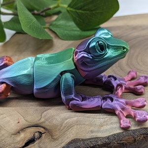 Charming Articulating 3D Printed Tree Frog: Lifelike Desk Companion and ...