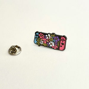 Enamel Pins - Cute Floral Switch Gaming Enamel Pin Gift for Gamer Girls ...