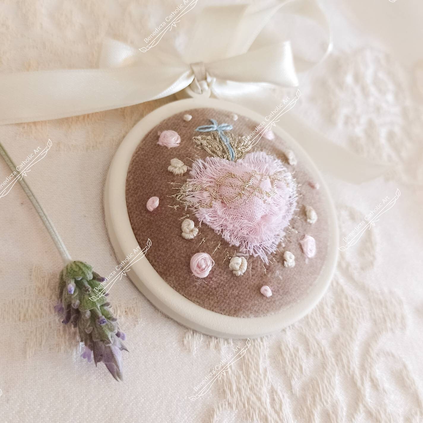 Crib Medal of the Sacred Heart of Jesus, Beige and Pink Beautiful ...