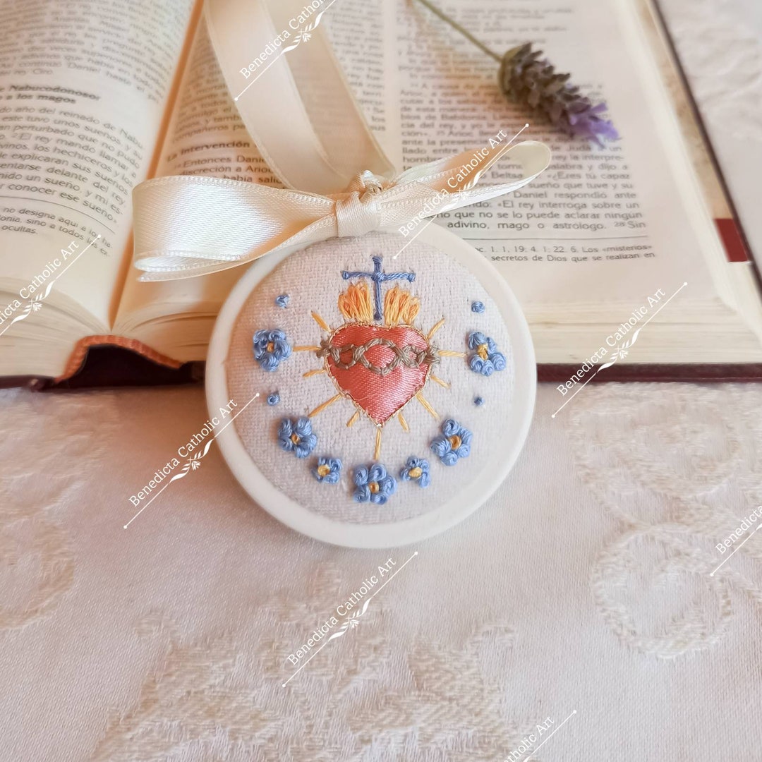 Medallion of the Sacred Heart of Jesus, Hand Embroidered Round Scapular ...