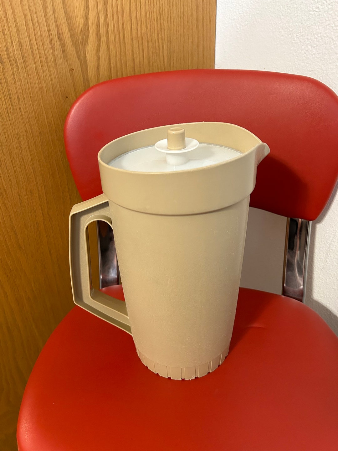 Vintage Tupperware Pitcher Half Gallon (2 Qt) Tan Push Button Seal Lid ...