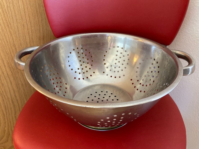 Vintage 11 Inch Colander Pedestal Colander With Handles - Etsy