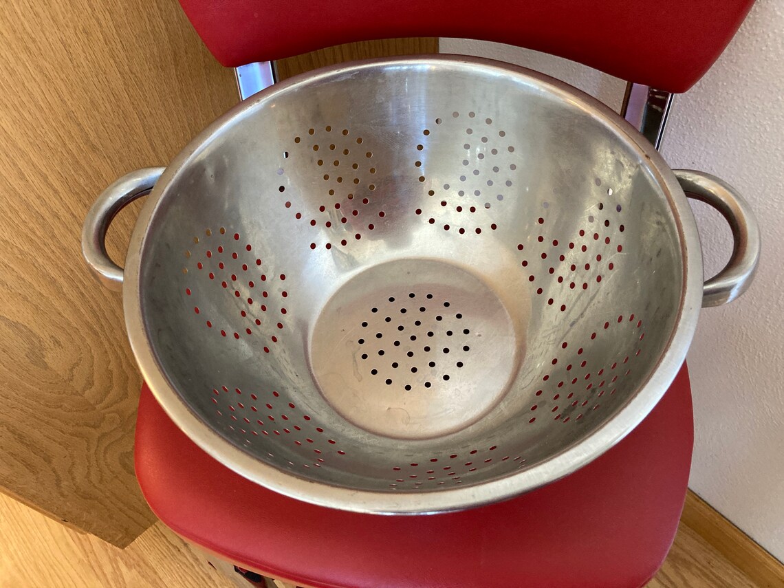 Vintage 11 Inch Colander Pedestal Colander With Handles - Etsy