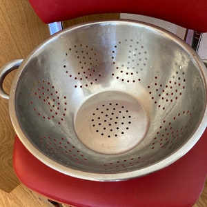 Vintage 11 Inch Colander, Pedestal Colander With Handles, Vintage ...
