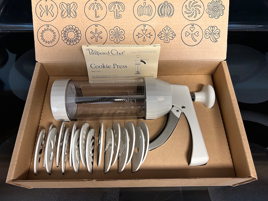 The Pampered Chef 1525 Cookie Press With 16 Discs White, Cookie Biscuit ...