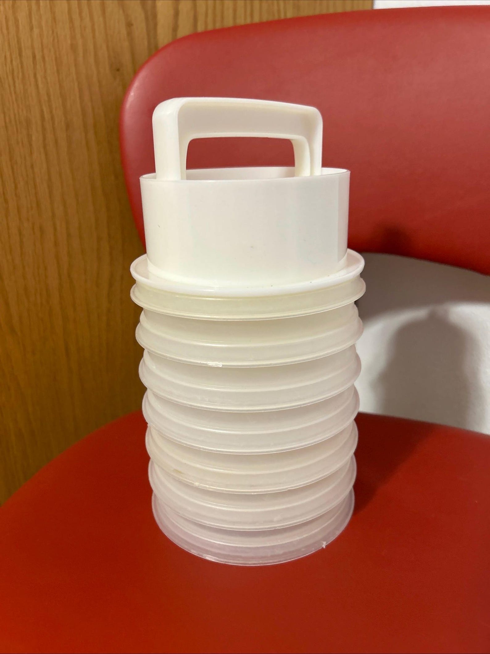 6 Tupperware 4" Hamburger Burger Keepers 882 With 1 Seal Press and Ring ...