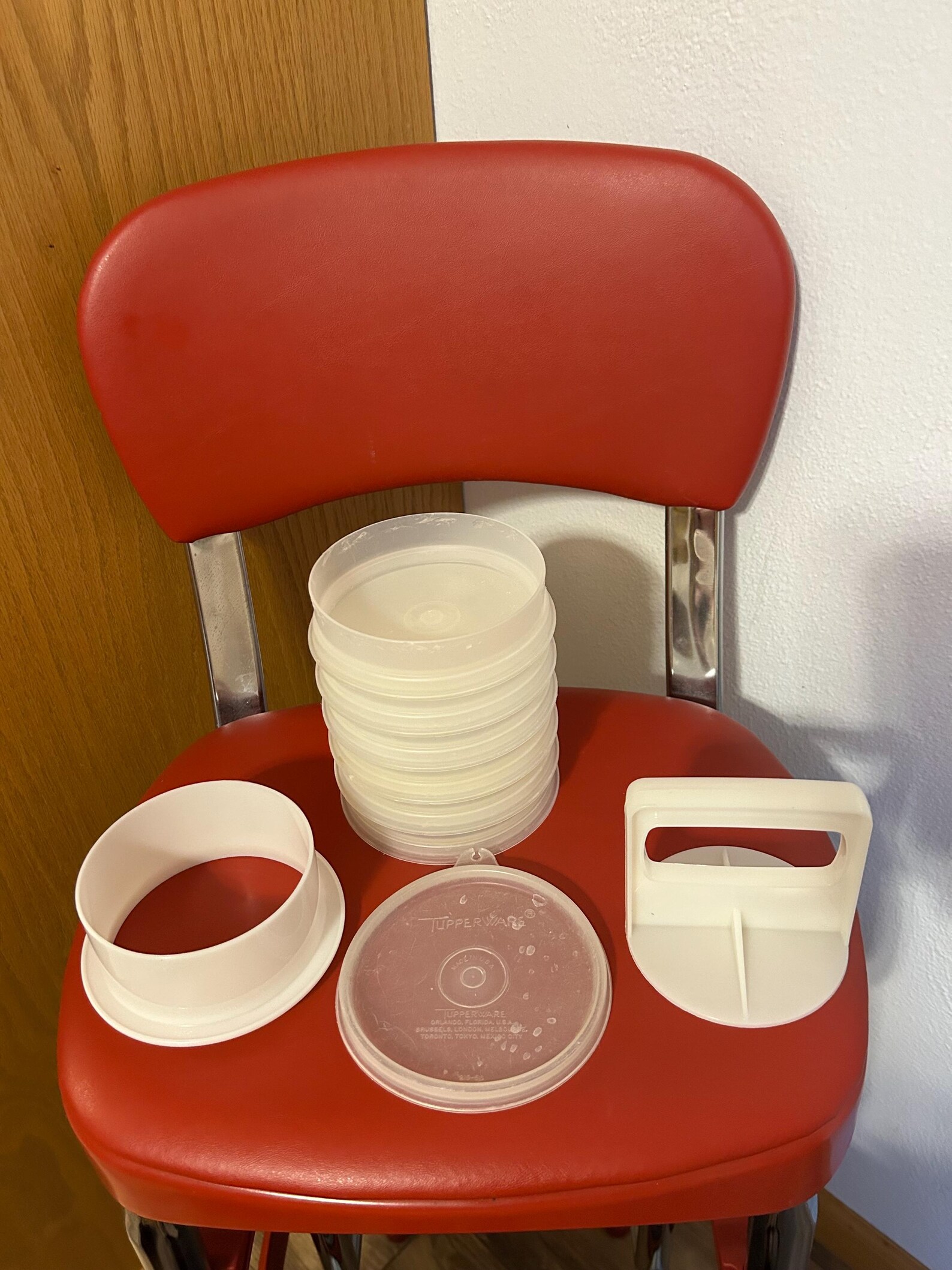 6 Tupperware 4" Hamburger Burger Keepers 882 With 1 Seal Press and Ring ...