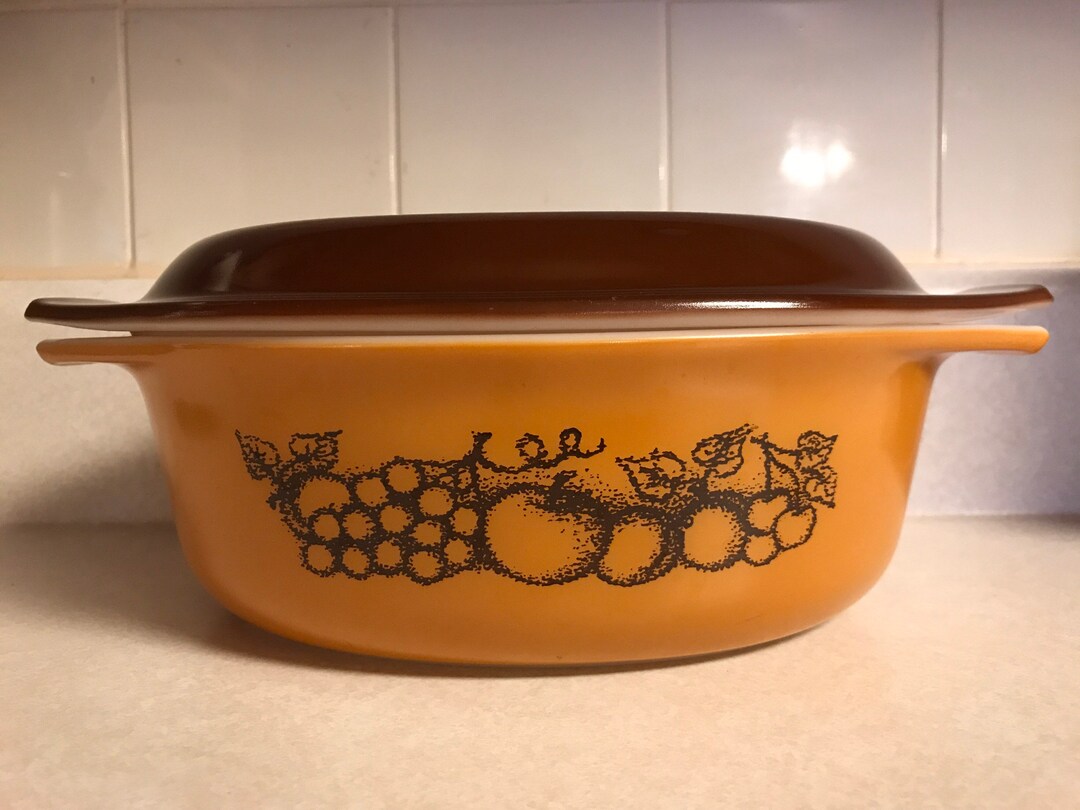 Vintage Pyrex Old Orchard 1 1/2 Quart Casserole Dish With Brown Lid ...