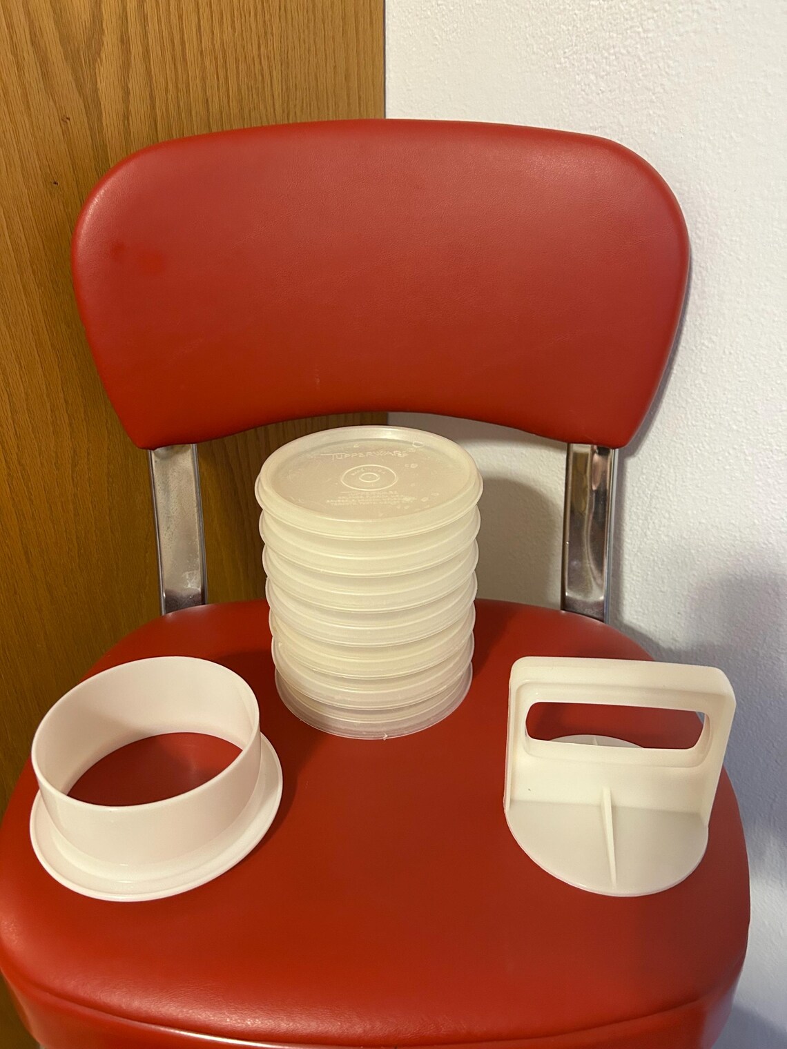 6 Tupperware 4" Hamburger Burger Keepers 882 With 1 Seal Press and Ring ...