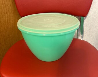 Tupperware Crisp-it Lettuce Keeper Green Container #679 No Spike ...