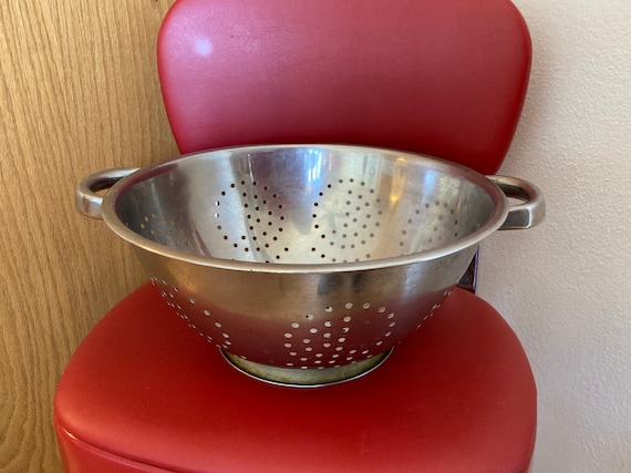 Vintage 11 Inch Colander Pedestal Colander With Handles - Etsy