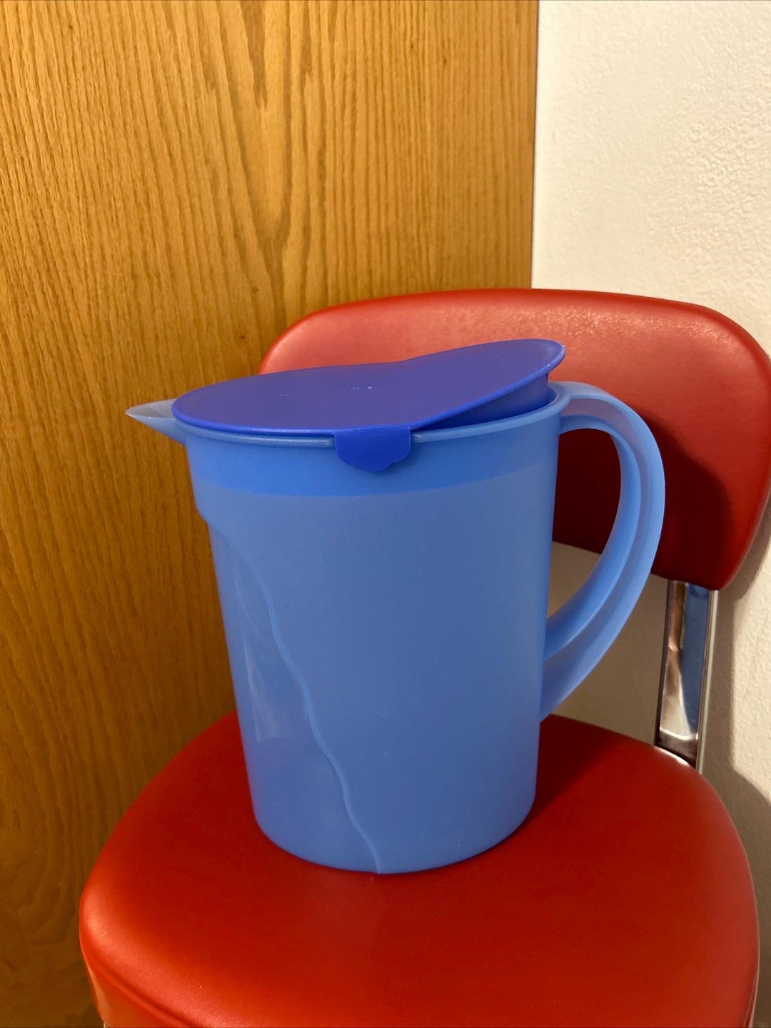 Tupperware One Gallon Impressions Pitcher Light Blue 4433 Rock Top ...