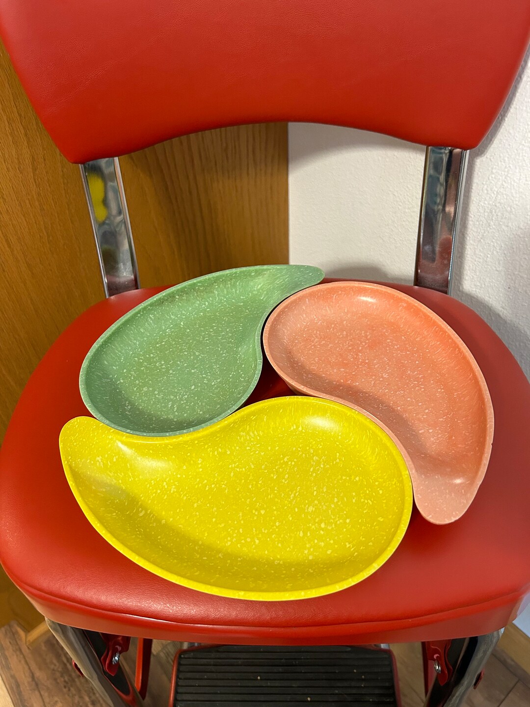 West Bend Nesting Kidney Appetizer Bowls Melamine Teardrop Pink Yellow ...