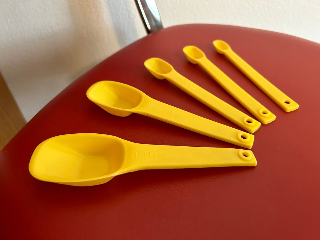 Vintage Yellow 5 Piece Measuring Spoons #2236 2235 2233 2232 2231 ...