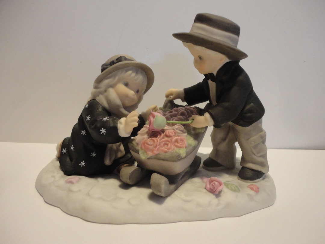 Enesco Kim Anderson's Pretty as A Picture Gliding Through the Season of ...