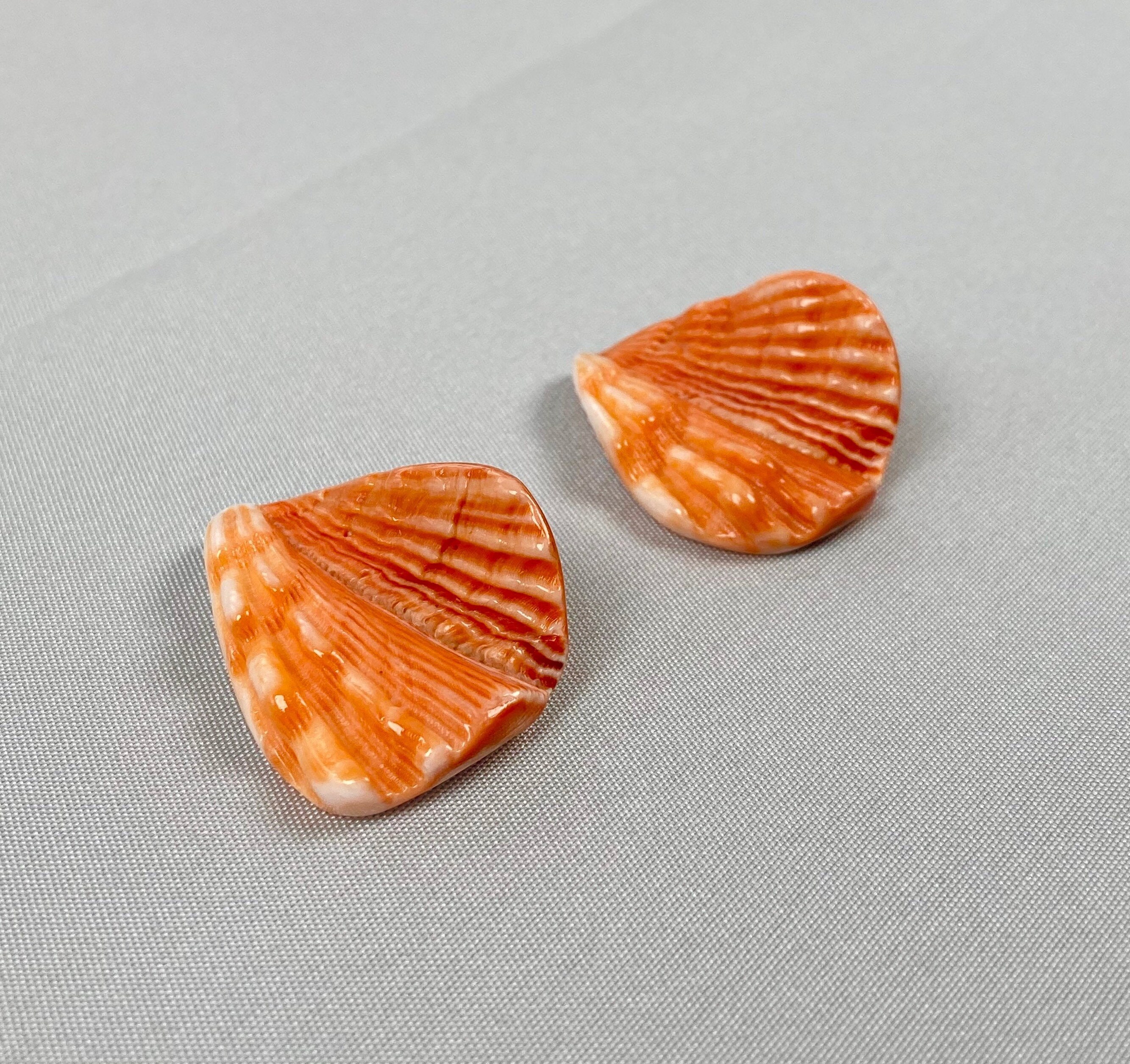 Lion Paw Shell - Lion Paw Pear Shaped Loose Piece - Orange Shell Bead ...
