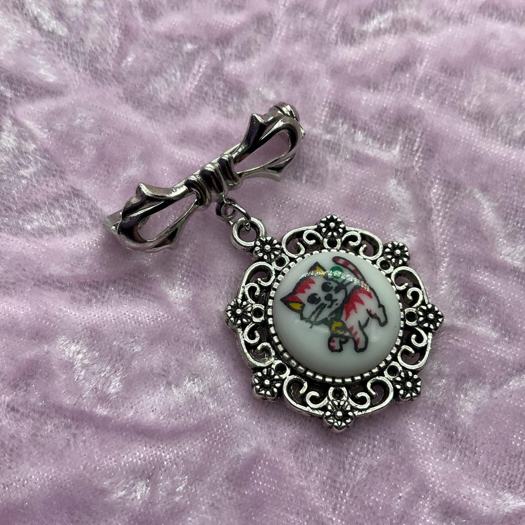 Kitsch Vintage Retro Style Tabby Cat Kitten Dangle Bow Brooch Unique ...
