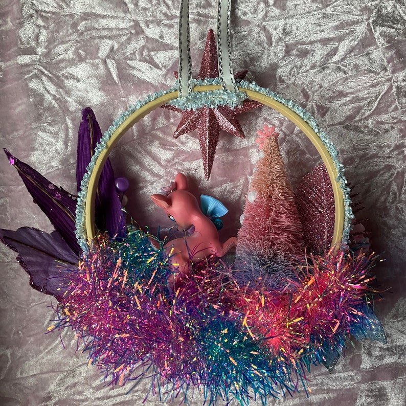 Kitsch Deer Vintage Style Christmas Wreath Lilac Pink Blue Iridescent ...