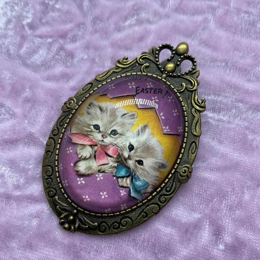 Kitsch Vintage Retro Style Kittens Cats in a Purple Easter Egg Cameo ...