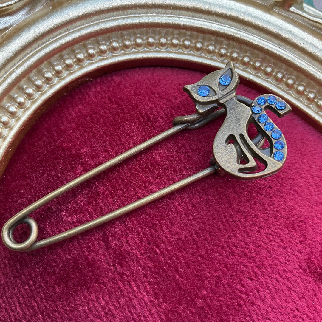 Retro 50s Style Kitsch Kitty Cat, Large Safety Kilt Pin, Blue Diamonte ...