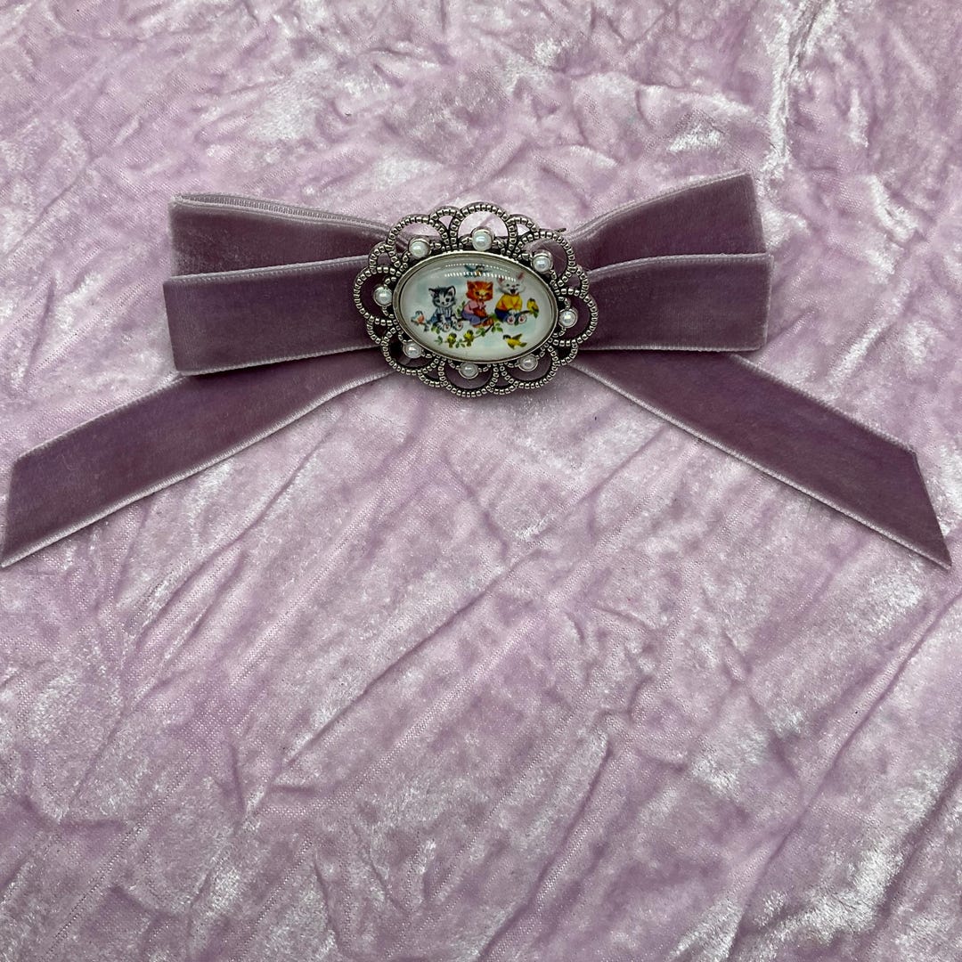 Vintage Style Gorgeous Dusky Purple Lilac Velvet Happy Kittens Cats on ...