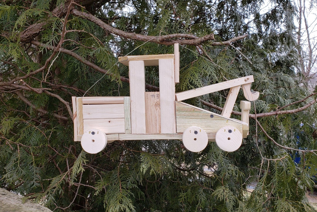 Handcrafted Tow Truck Birdhouse - Etsy